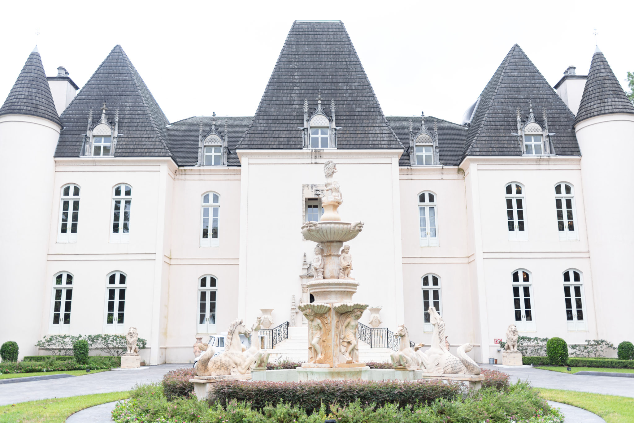Elegant Bridals at Chateau Cocomar | Madison - miriamvphotography.com