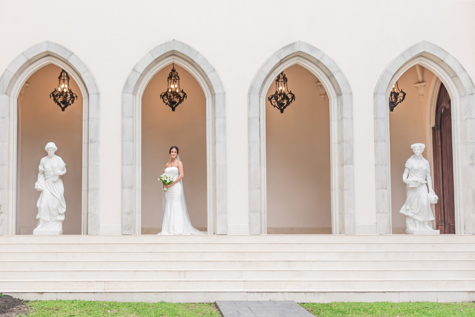 Elegant Bridals at Chateau Cocomar | Madison - miriamvphotography.com