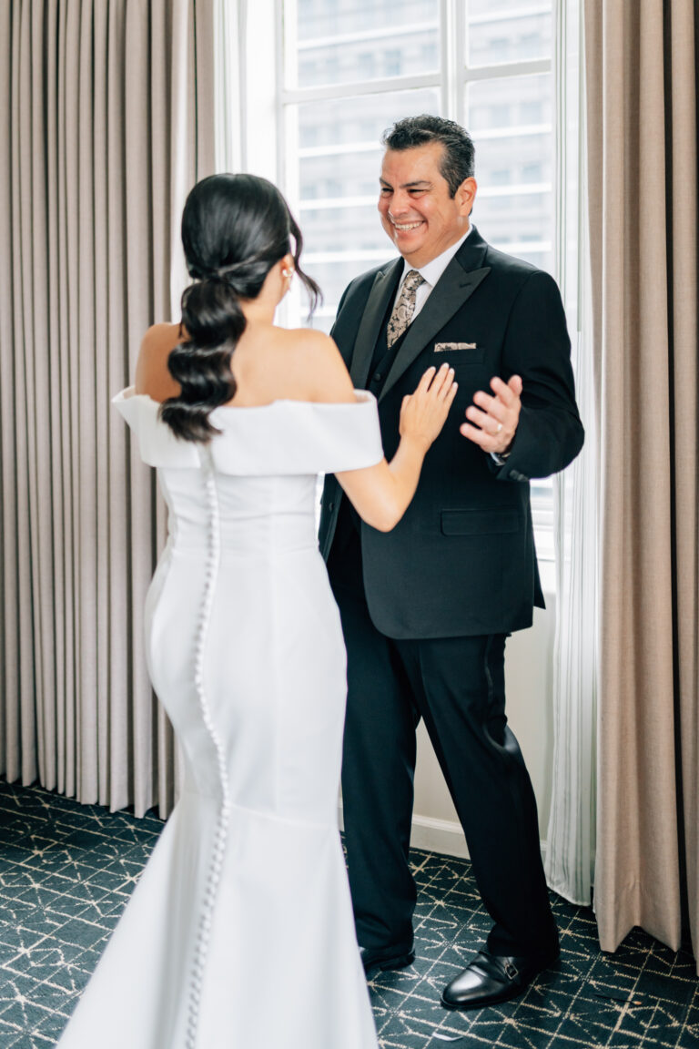 Elegant Downtown Houston Wedding | Miranda & Chris - miriamvphotography.com